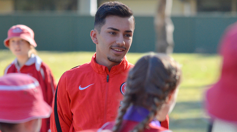 Mario Shabow brings smiles to kids - Western Sydney Wanderers