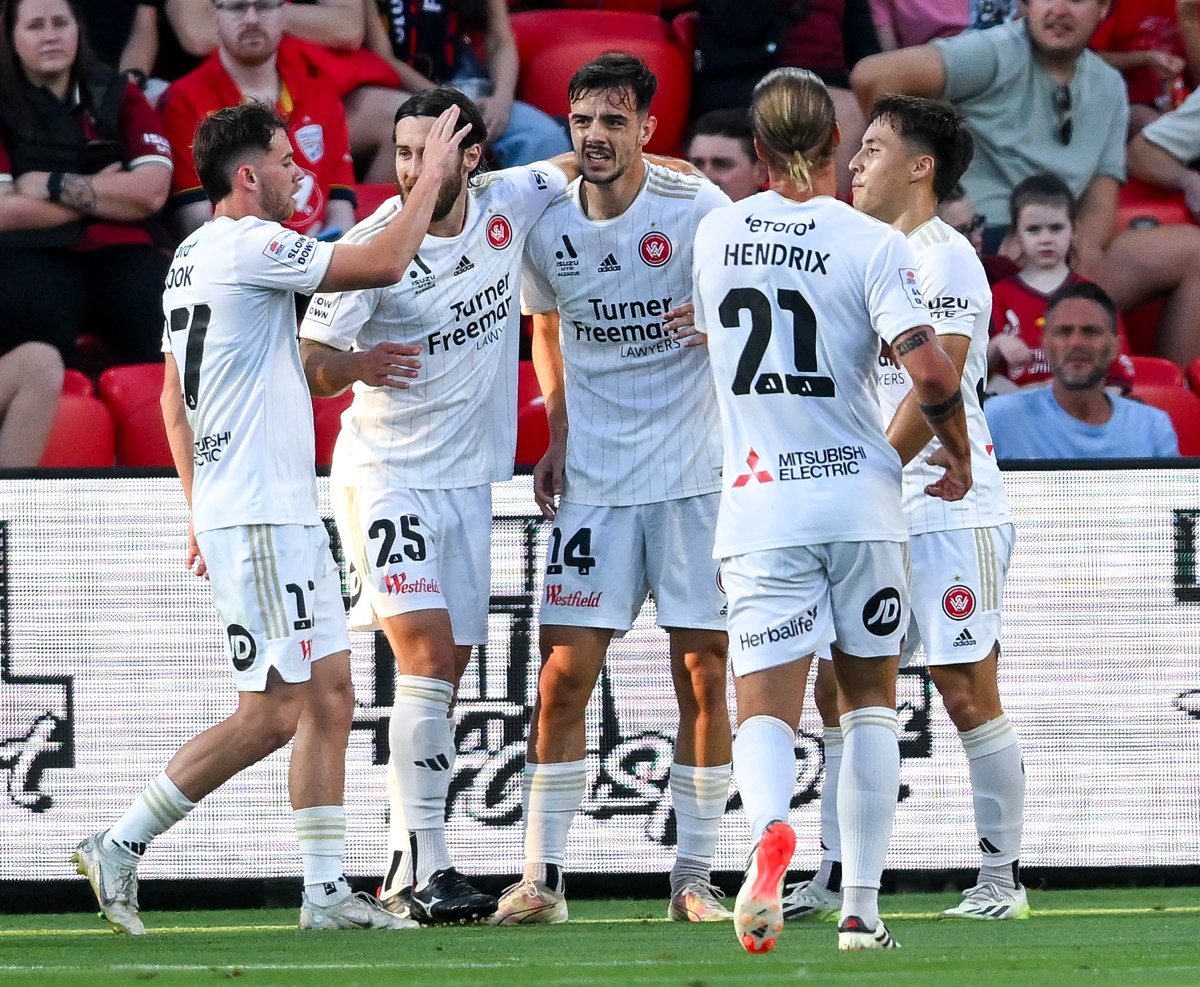 Wanderers cling on to 2-1 victory over Adelaide - Western Sydney Wanderers